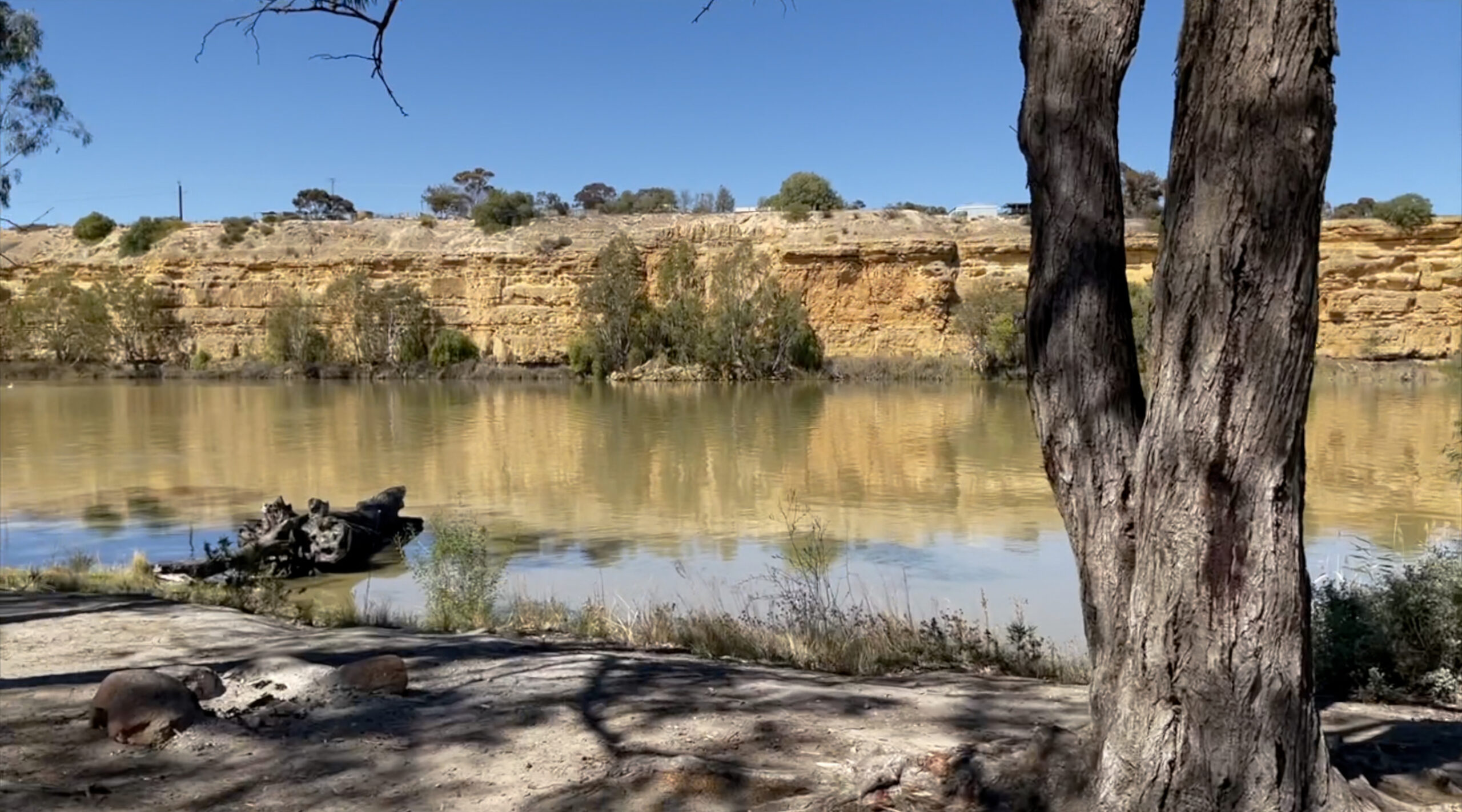 Tenbury - Hunter Reserve Campground & the Swan Reach Hotel - CampByMe